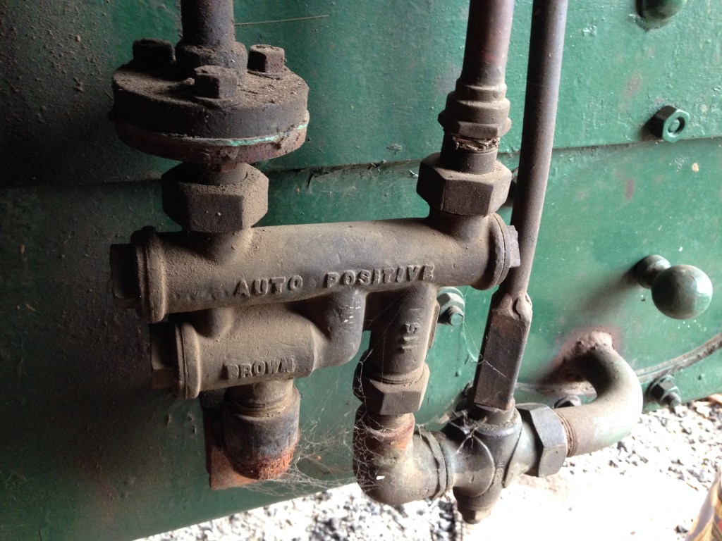 Scale Traction Engine – installing a steam powered boiler injector ...